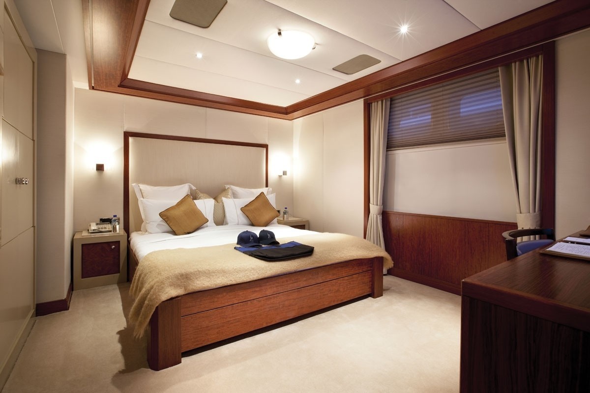 Yacht LAZY Z, OceAnco | CHARTERWORLD Luxury Superyacht Charters